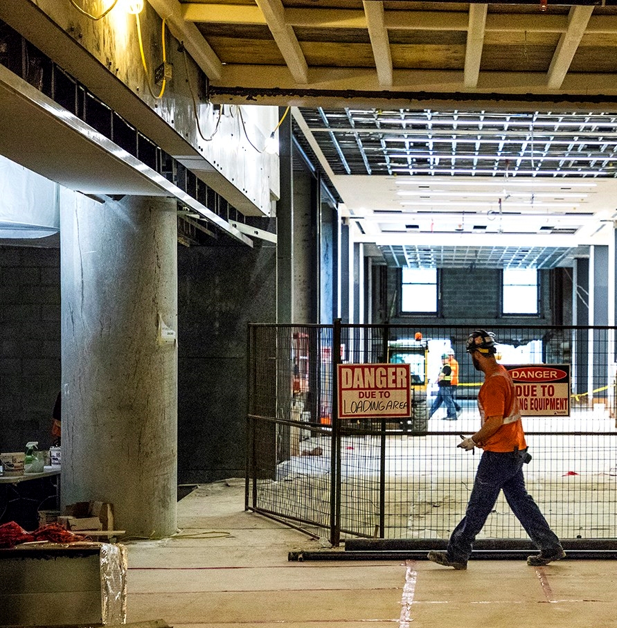 Behind the barriers of Union Station’s new Bay Concourse – Chris James Drew